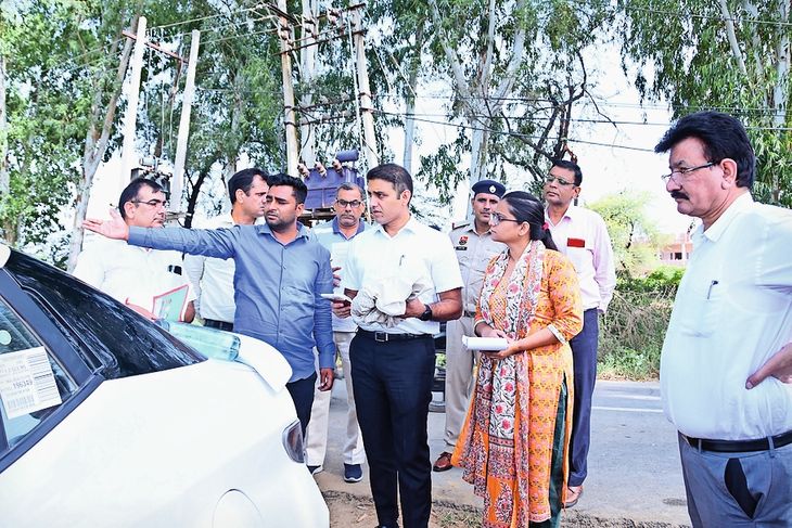 DC visited villages and inspected Girdawari | डीसी ने गांवों में जाकर ...