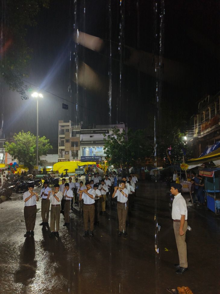 Volunteers reached Rajbada step by step, played flute in front of Gopal ...
