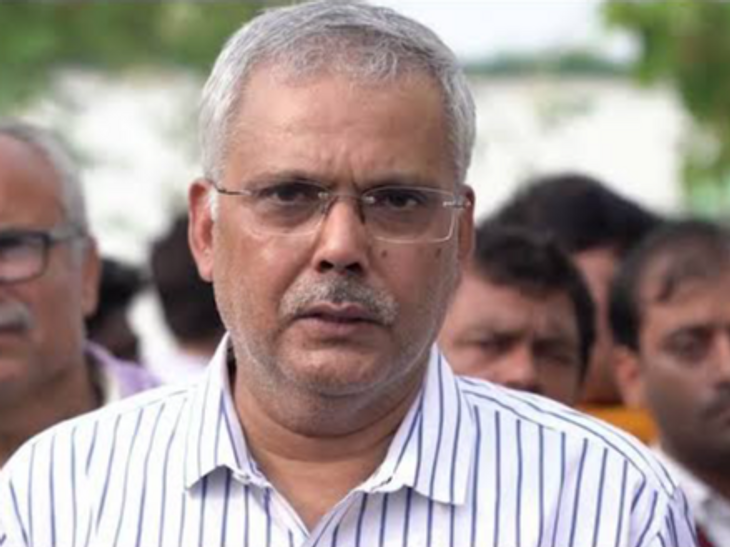 Principal suspended on charges of embezzlement of government funds
