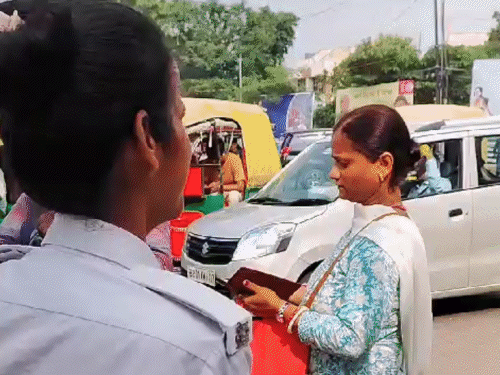 Patna Traffic Police Women Constable Struggle Story | Patna News ...