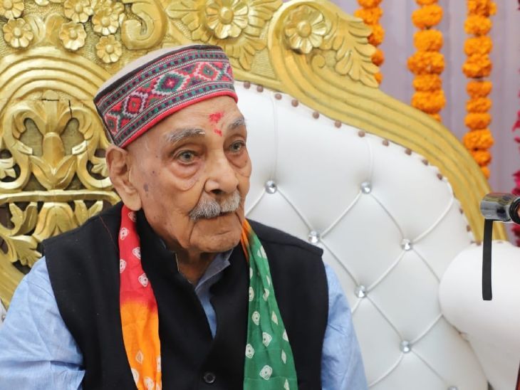 T.N.Singh's centenary completion felicitation ceremony celebrated in Indore | इंदौर में मनाया टी ...