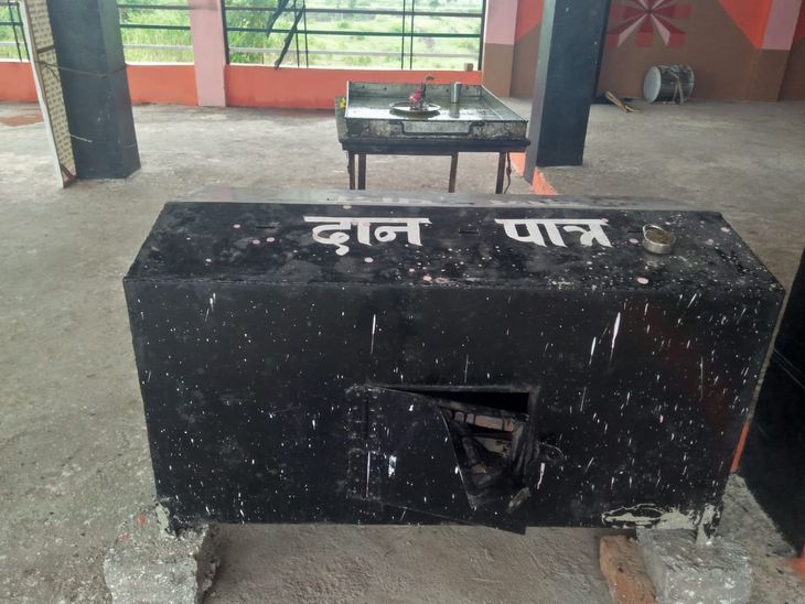 Donation amount stolen from donation box of Shani temple | शनि मंदिर की ...