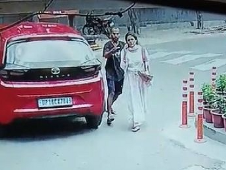 Robber ran away after snatching mobile phone in Noida | नोएडा में ...