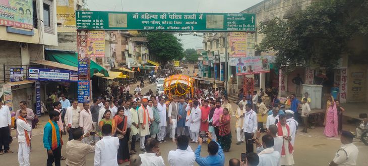 Only 75 people in the palanquin of Devishree, who ruled Maheshwar for ...