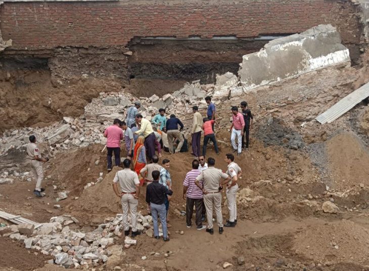 Wall collapsed during basement excavation, two workers buried, work ...