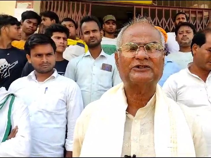 Former SP MP Ramkishun angry over XEN in Chandauli | चंदौली में एक्सईएन ...