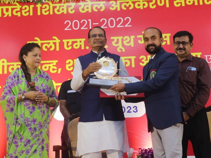 Satna's mountaineer Ratnesh Pandey honored with Vikram Award | सतना के ...