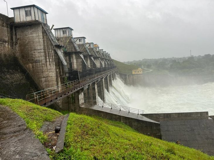 8 gates of Mahi Dam opened, Narmada is flowing above the danger mark ...