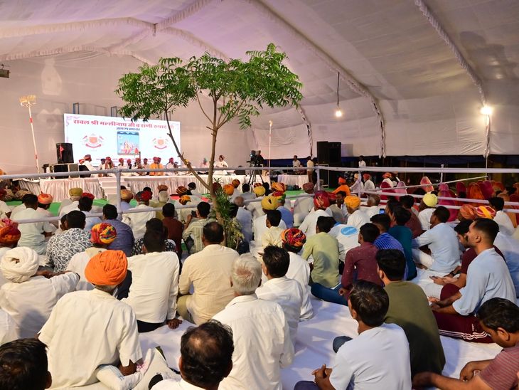 Flag hoisted on the peak of Raval Mallinath temple | रावल मल्लीनाथ ...