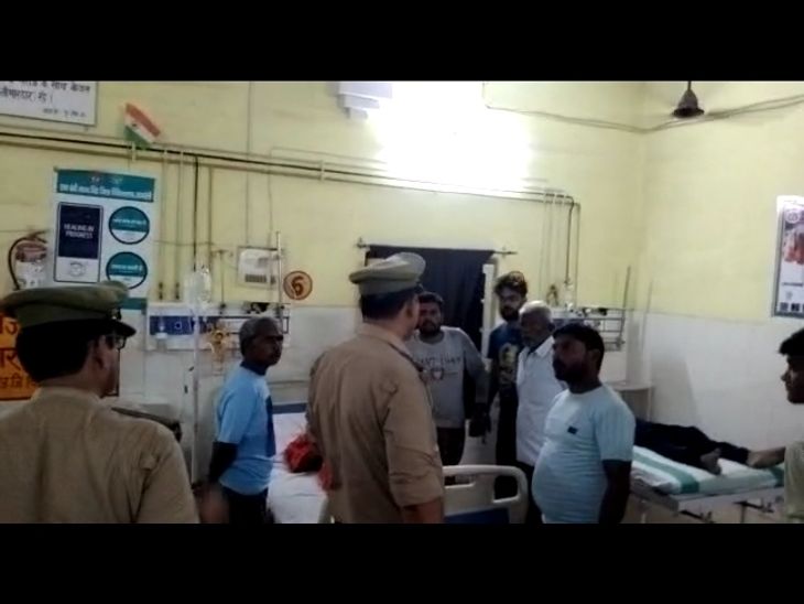 Bus full of devotees overturned in Rae Bareli | रायबरेली में ...