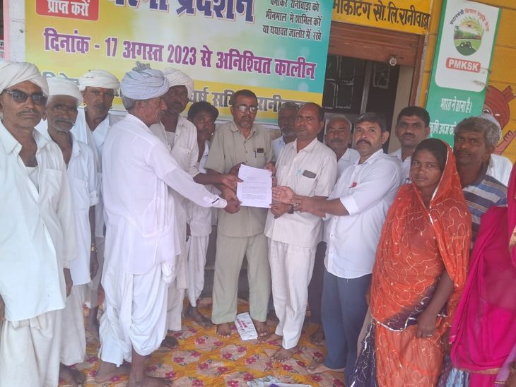 Protest going on in Raniwada for 33 days | रानीवाड़ा में 33 दिन से चल ...