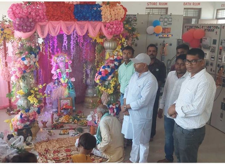 Baba Vishwakarma was worshiped with great pomp in Kengar, Prasad ...