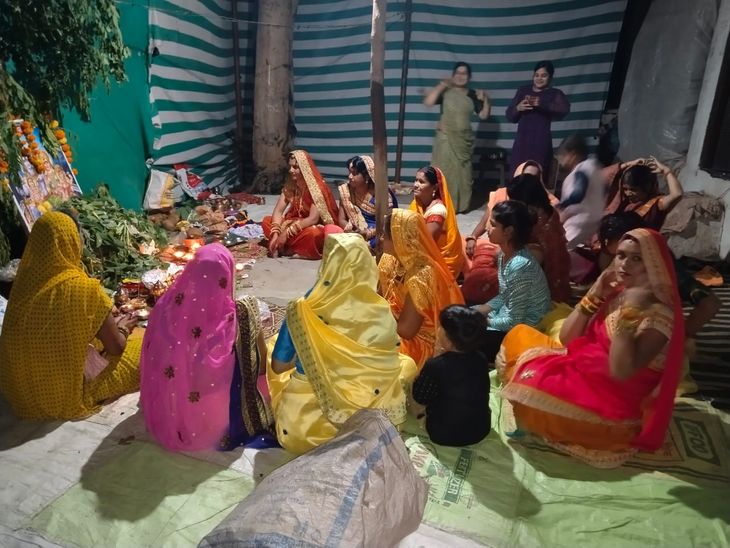 Women observed Nirjala fast and worshiped Lord Shiva-Parvati. | महिलाओं ...