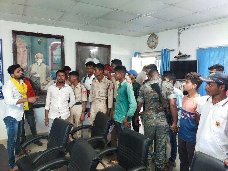 NCC cadre on security duty assaulted in Madhubani | मधुबनी में सुरक्षा पर लगे एनसीसी कैडर से ...