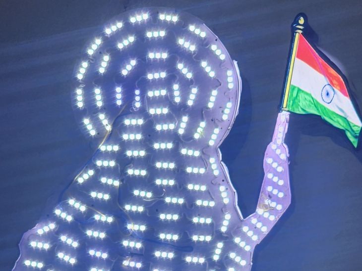 Electric statue of Bharat Mata installed on Vijay Stambh shattered ...