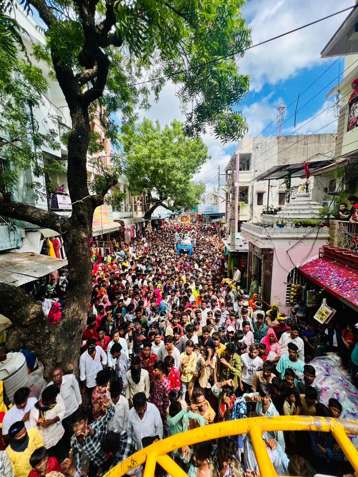 For the first time, a moving ceremony was organized on Ganesh Utsav in ...