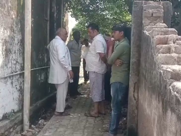 Bhander police engaged in investigation | अधेड़ ने लगाई फांसी: भांडेर ...