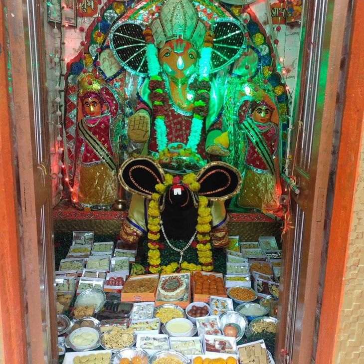 Flag hoisted and Chhappan Bhog offered at Ganpati temple, Maha Aarti in ...