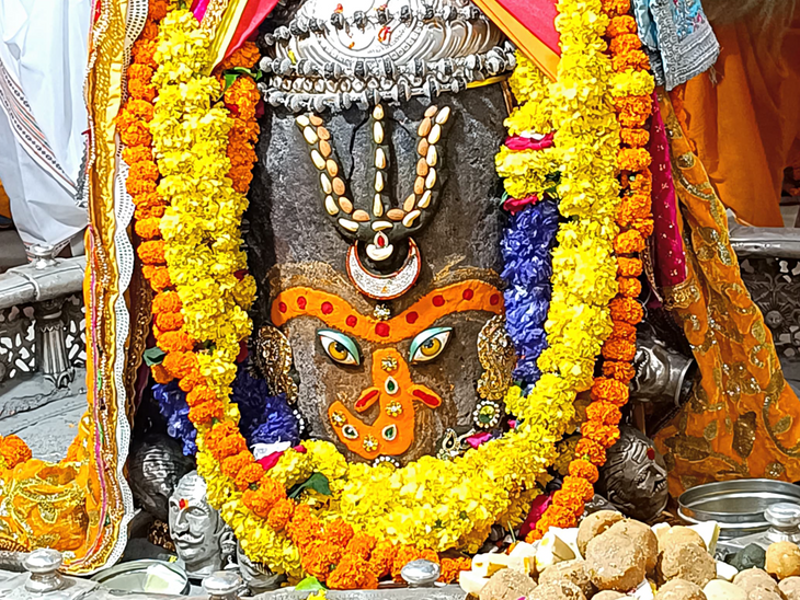 Divine makeup of Baba Mahakal in the form of Ganesha with hemp ...