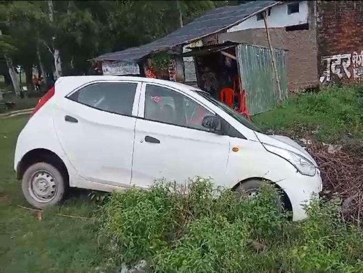 Car runs over bike rider's feet in Shravasti | श्रावस्ती में बाइक सवार ...