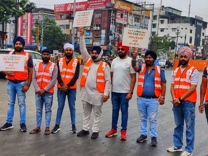 Sikh Youth Wing team entered the field in Indore