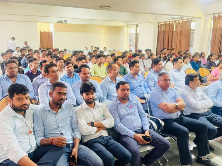 Newly admitted engineering students welcomed in Rawatpura College ...