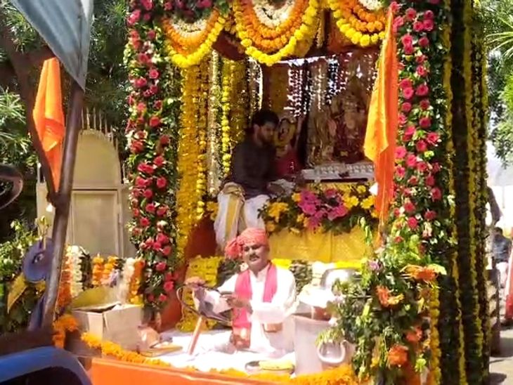 Grand farewell of Ganpati ji at Dol Gyaras, tableau of Chandrayaan was ...