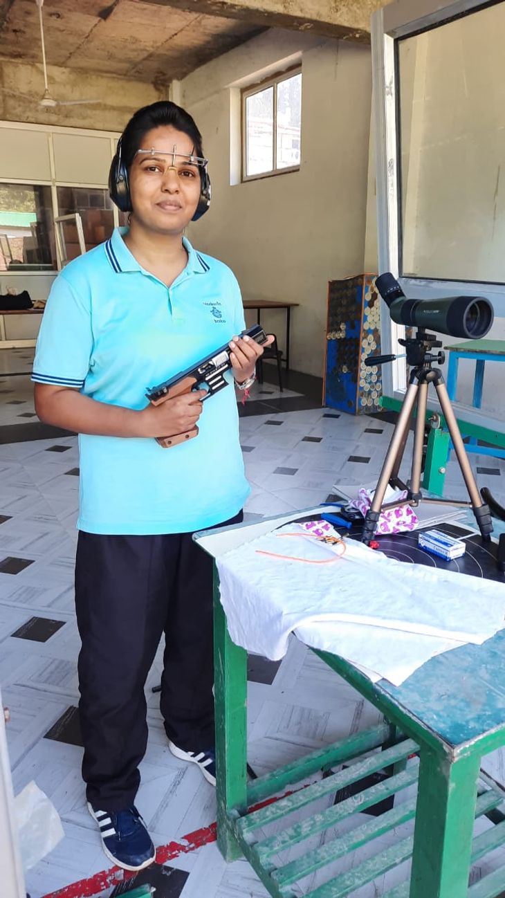 Shruti won silver medal in shooting | श्रुति ने शूटिंग में जीता रजत पदक ...