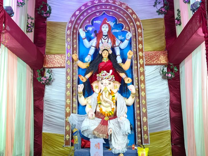 Maha Aarti and Chhappan Bhog in the tableau of Ganesh | गणेश की झांकी ...