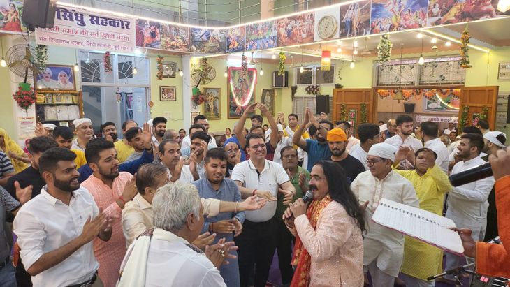 Sindhi community danced to Rajesh Mishra's Pankhida song, worshiped Maa ...