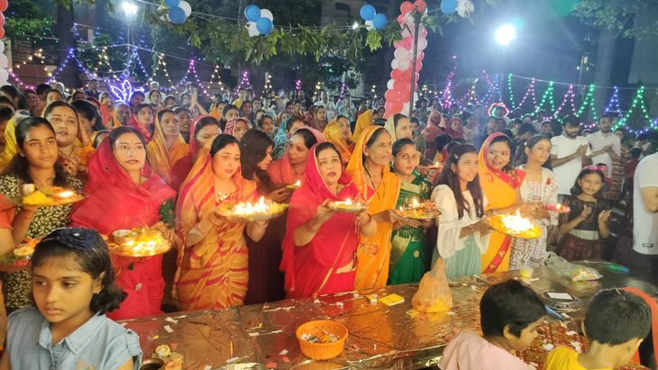 15 feet high statue becomes center of attraction in Ganj Bazaar | गंज ...