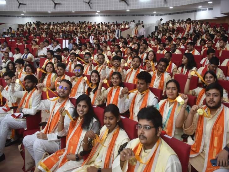 Preparation for convocation ceremony in 3 universities of Varanasi ...