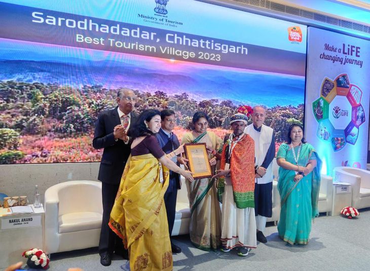 Saroda-Dadar awarded best tourism village in silver category at ...