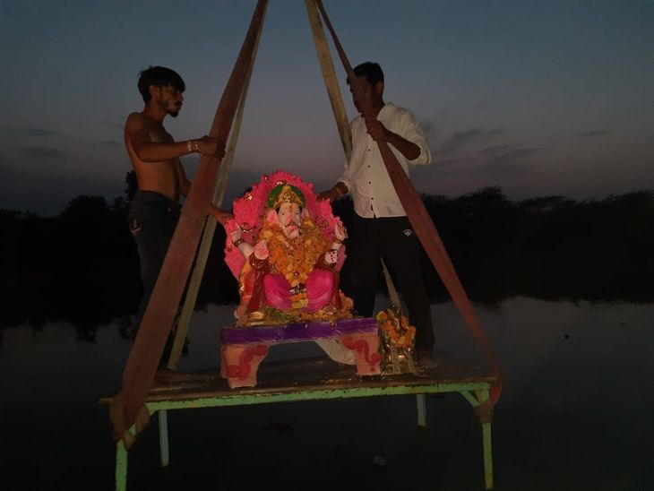 Ganpati immersion took place in Marwar Mundwa | मारवाड़ मूंडवा में हुआ ...