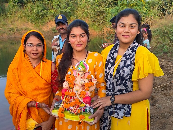 Immersion of Ganpati idols took place in Raisen | रायसेन में हुआ गणपति ...