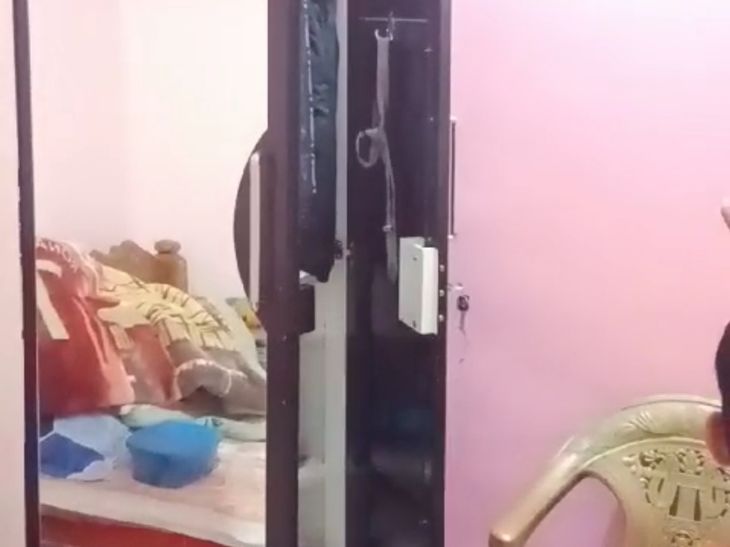 Locks of two houses broken in Chicholi | चिचोली में दो मकानों के ताले ...