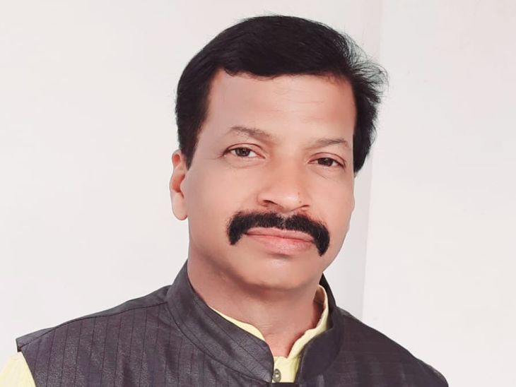 Santosh Kumar Pathak became AAP's district president in Chandauli ...