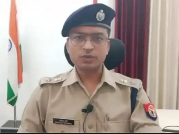 In Deoria, SP suspended police station incharge Ekauna | देवरिया में ...