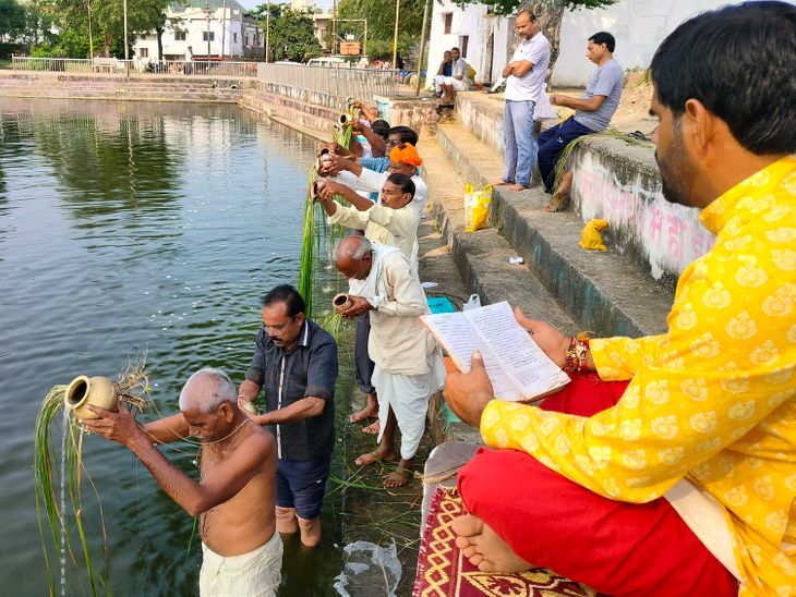 People will come to the ghats of rivers and ponds to offer offerings to ...