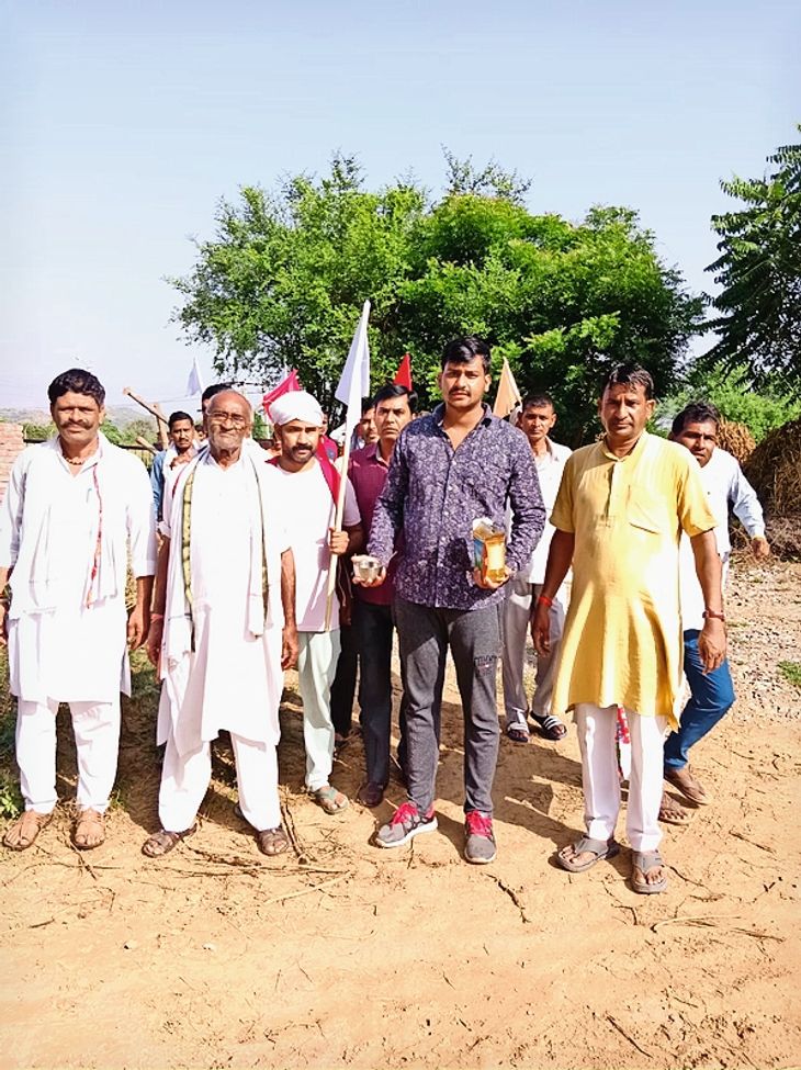 Villagers hoisted the flag of Panch Veero including Kheda Dev Baba ...