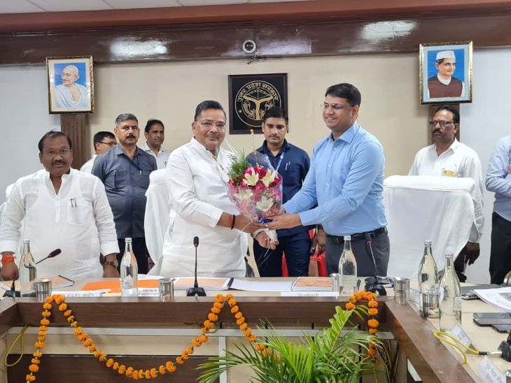 Tourism Minister Jaiveer Singh reached Firozabad | फिरोजाबाद पहुंचे ... Tourism Minister Jaiveer Singh reached Firozabad | फिरोजाबाद पहुंचे ...