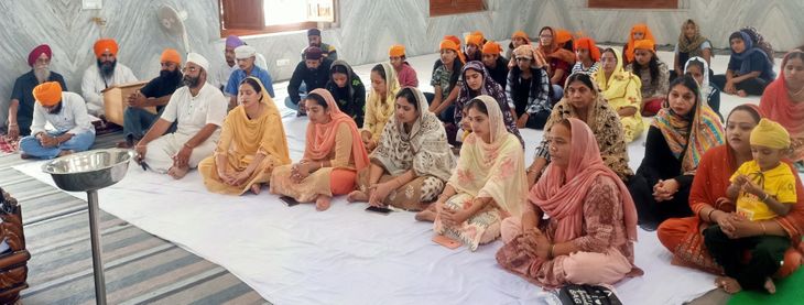 Kirtan performed by remembering the third and fourth Guru on the full ...