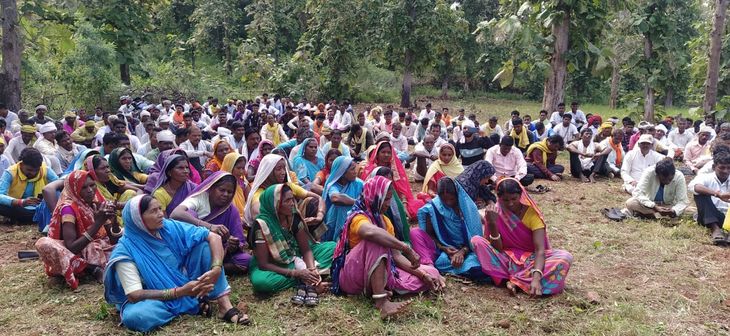 People from dozens of villages of Harda-Narmadapuram staged a protest ...