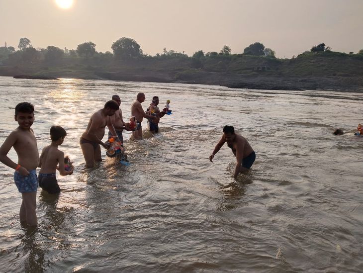 After immersion, the statues remain on the ghat, Tapti Prabhat Sangh ...