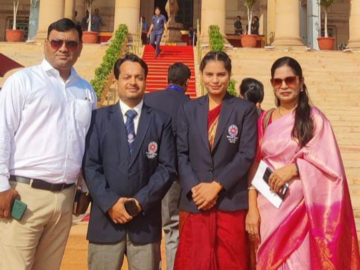 President honored Sanjana with National Service Award | राष्ट्रीय सेवा ...