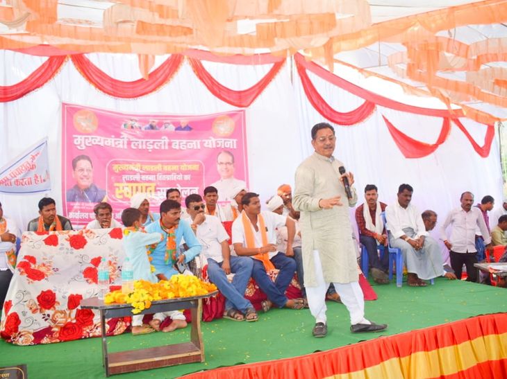 Barwani- Cabinet Minister performed Bhoomi Pujan and inaugurated the development works in the ...