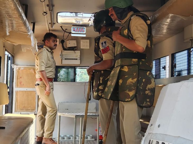 District police practiced Balwa parade | जिले की पुलिस ने बलवा परेड का ...