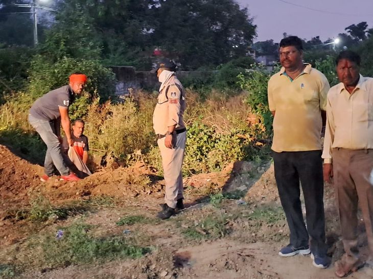 Unidentified dead bodies were buried on the orders of the Collector ...