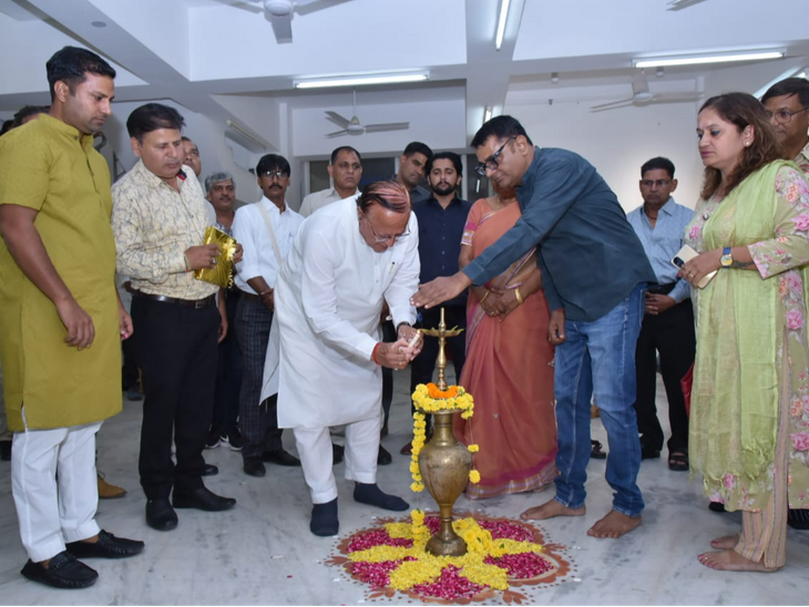 Minister BD Kalla inaugurated the annual art exhibition | मंत्री बीडी ...