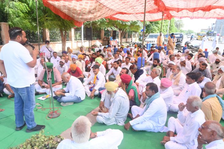Here, Kisan Ekta Morcha Haripura submitted memorandum | इधर, किसान एकता ...